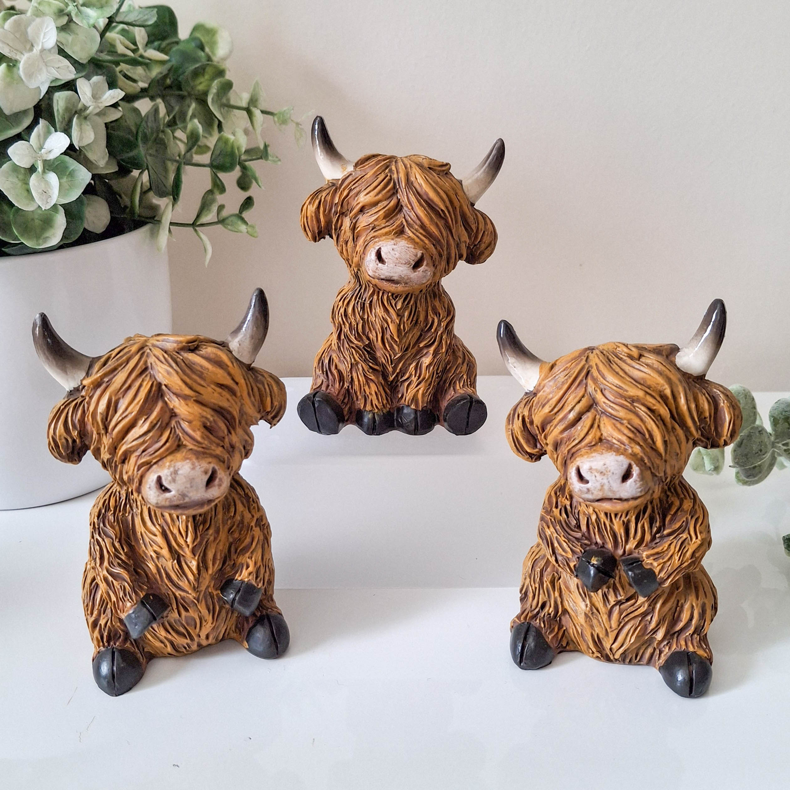 Small Happy Highland Coo Sitting – Picture Perfect Homeware